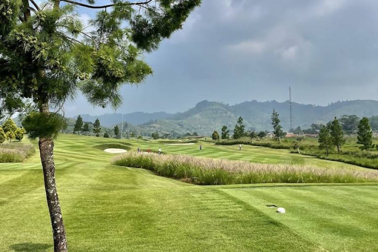 Review Lengkap Parahyangan Bandung Golf Course: Lapangan Golf Premium ...